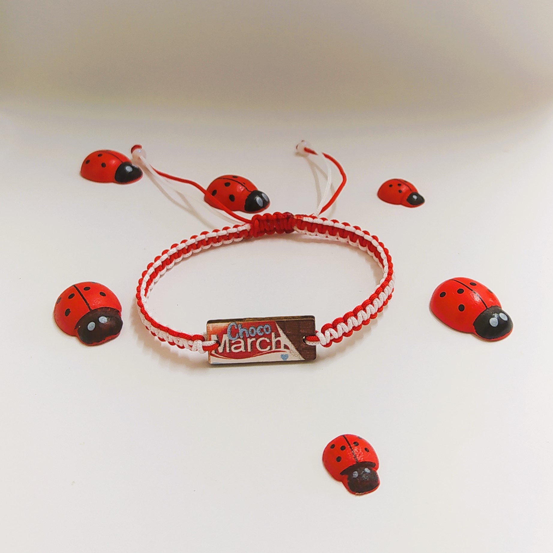 Μακραμέ Βραχιόλι Μαρτάκι “Choco March” – Aikaterina The Jeweller