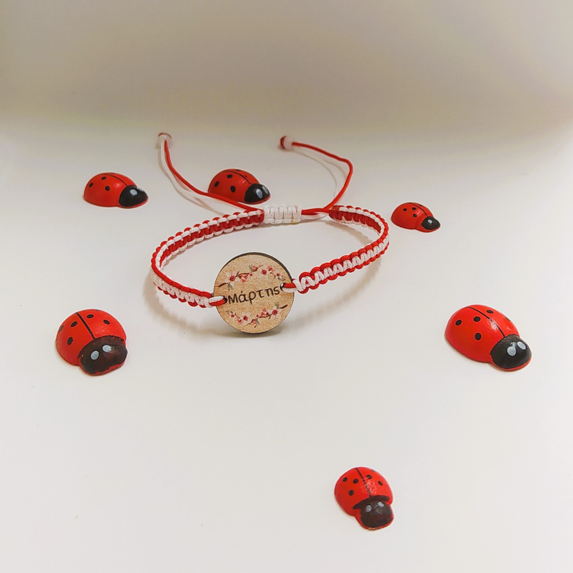 Μακραμέ Βραχιόλι Μαρτάκι με λουλούδια – Aikaterina The Jeweller